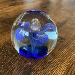 Art | Vtg Beautiful Art Glass Paperweight Blue Flower Blown Glass ...